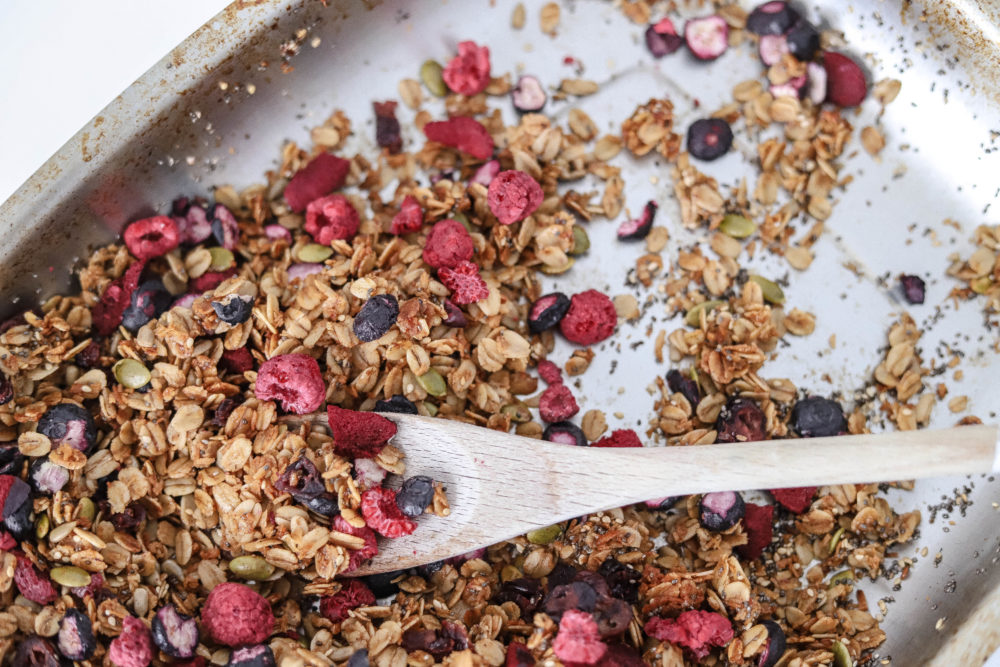Clean Granola Recipe | The Style Aesthetic